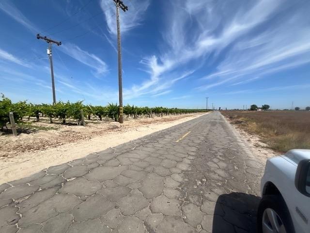 6195 W Springfield Ave, Raisin City, CA 93652