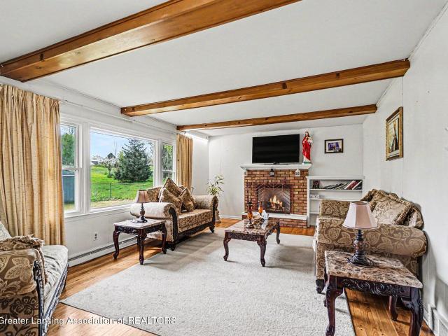 6196 Willow Highway