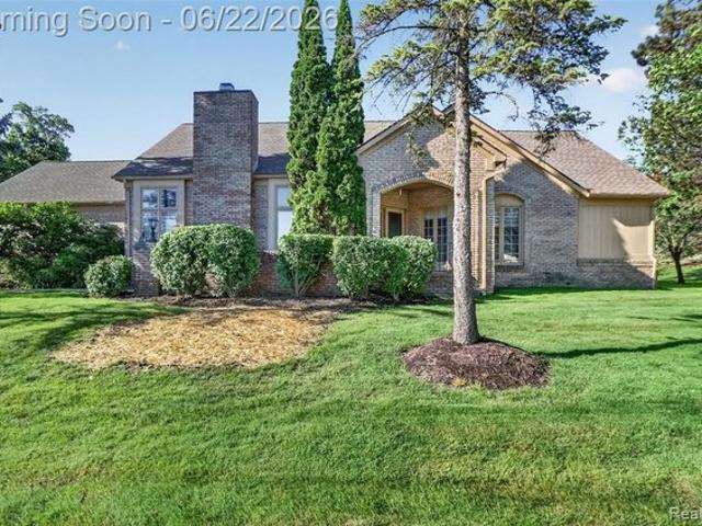 6190 Celeste Rd, West Bloomfield Township, MI 48322