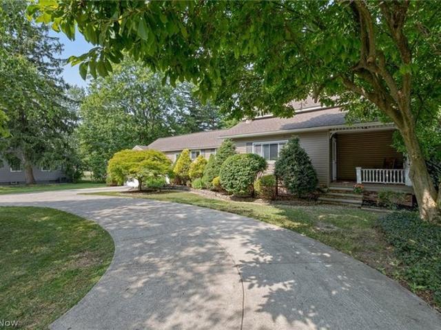 6190 Stearns Rd, North Olmsted, OH 44070