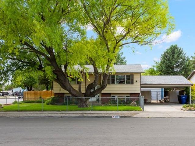 6190 S Country Hills Dr, Taylorsville, UT 84129