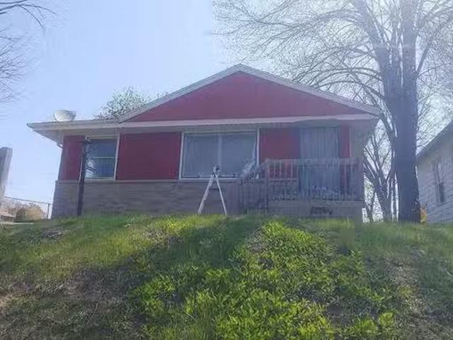 61911455 3266 N 22nd St