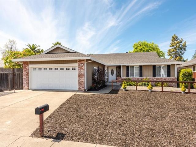 6191 Santa Clara Pl, Rohnert Park, CA 94928