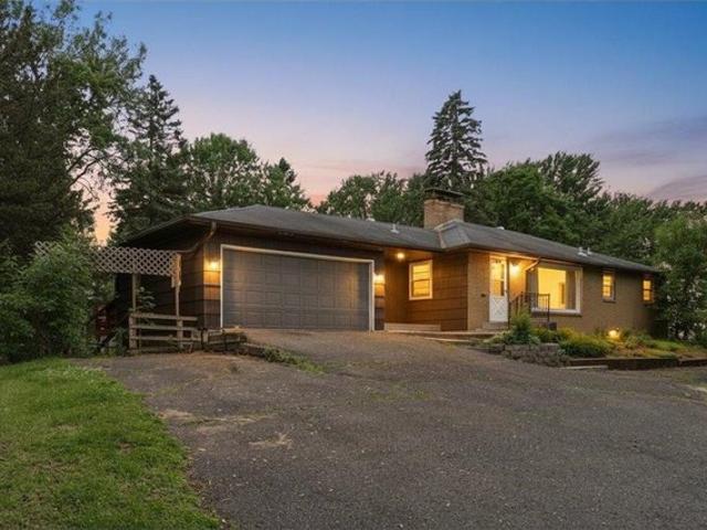 6193 49th St N, Oakdale, MN 55128