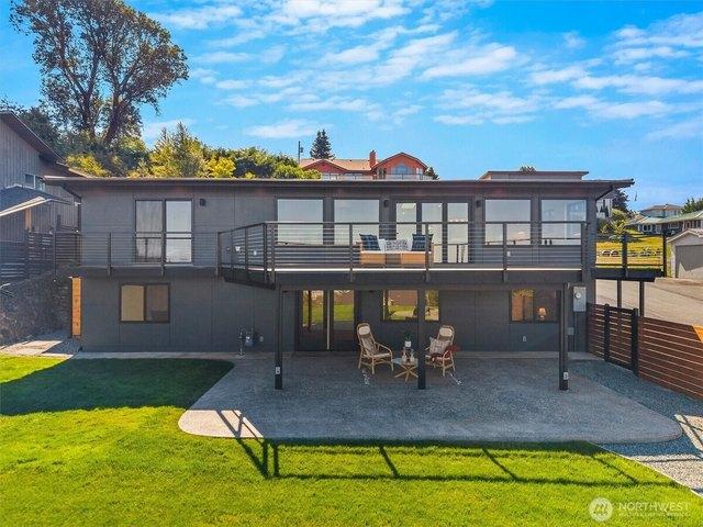 619 38th St, Anacortes, WA 98221