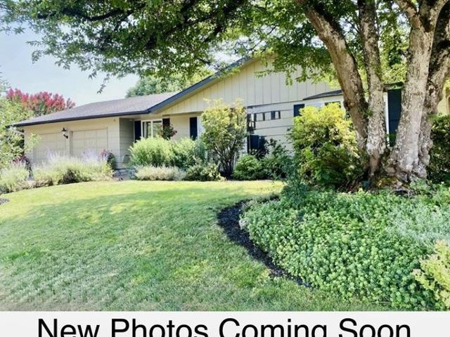 619 Blackstone St, Springfield, OR 97477