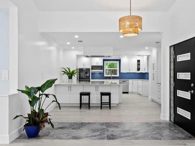 619 Buttonwood Dr, Longboat Key, FL 34228