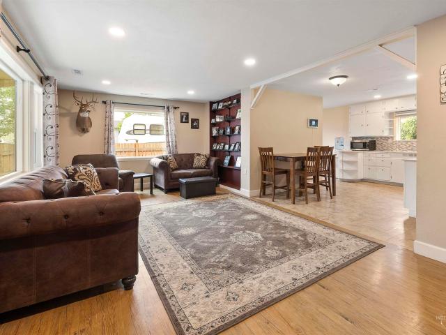 619 Burrell Ave