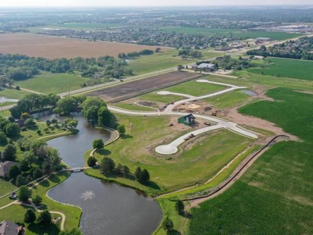 619 Glen Creek Ct, Newton, KS 67114