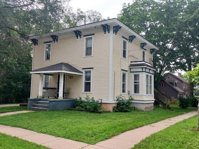 619 Division St, Mukwonago, WI 53149