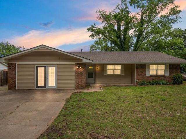 619 Elmwood Dr, Cleveland, OK 74020