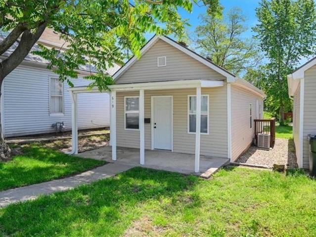 619 Kiowa St, Leavenworth, KS 66048