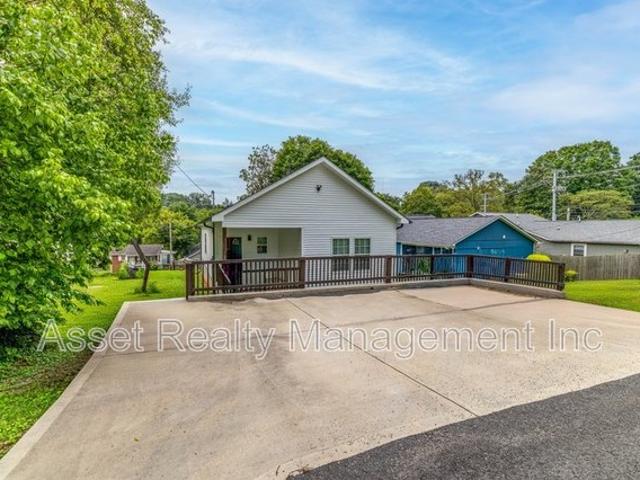 619 Midlake Dr NE, Knoxville, TN 37918