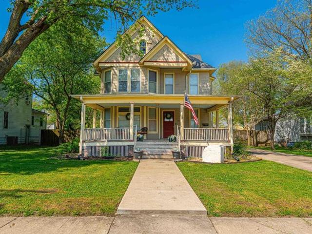 619 N Union St, Lincoln, IL 62656