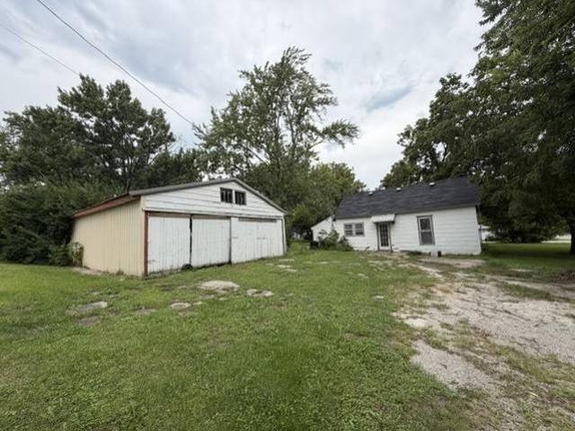 619 N Cedar St, Cameron, MO 64429