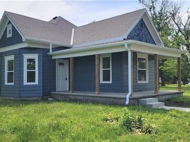 619 N Cottonwood St, Iola, KS 66749