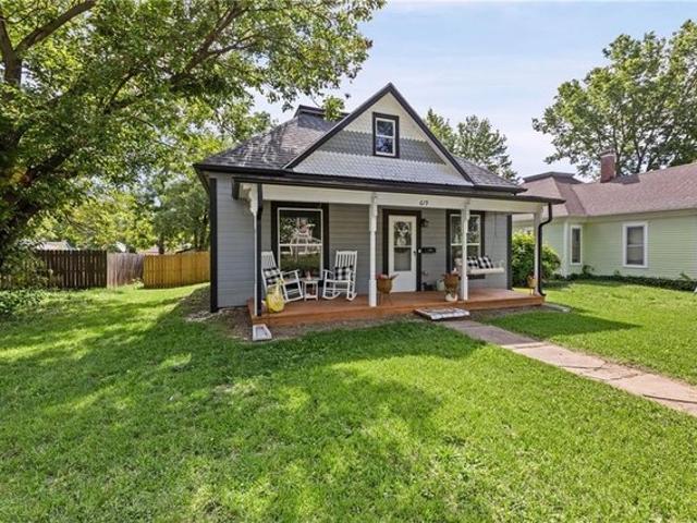 619 N Main St, Ottawa, KS 66067