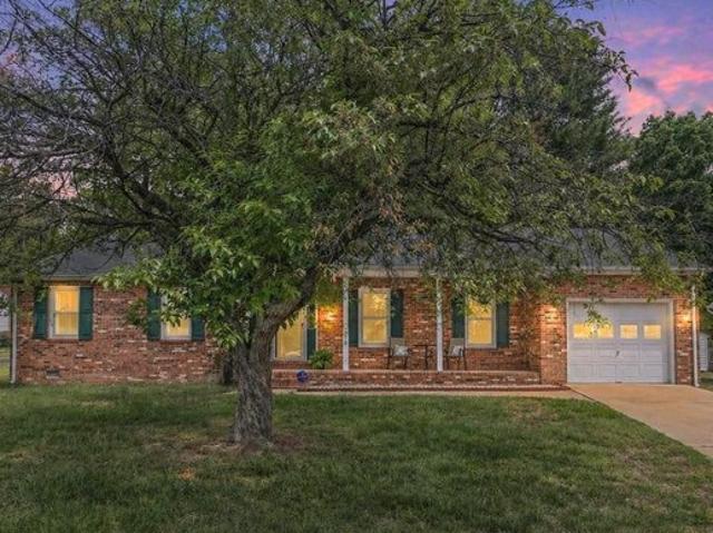 619 Shamrock Dr, Fredericksburg, VA 22407