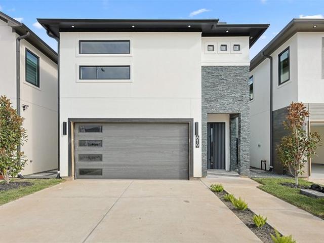 619 Rolling Oaks, Stafford, TX 77477