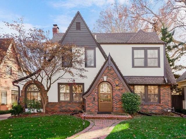 619 Romany Rd, Kansas City, MO 64113