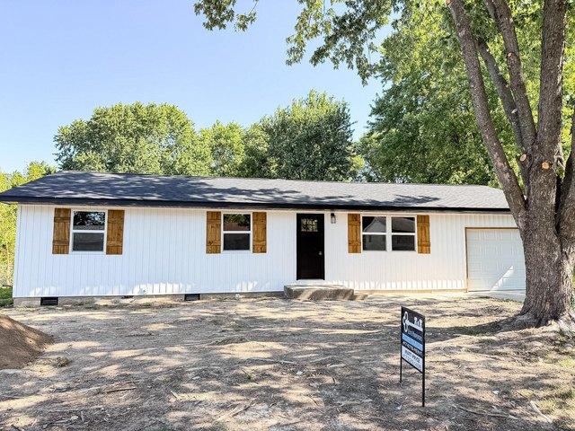 619 W Elm St, Aurora, MO 65605