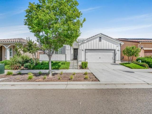 619 Wood Crest Ave, Madera, CA 93636