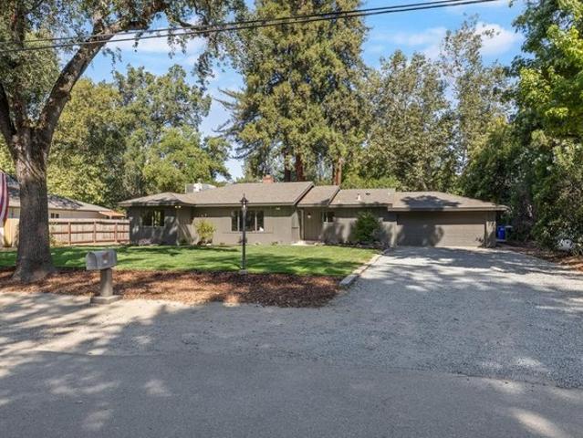 619 Wilderness Dr, Sanger, CA 93657