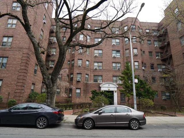 61 41 Saunders St A11, Rego Park, NY
