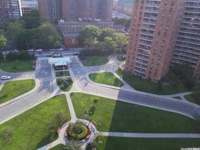 61 15 98Th St 5E, Rego Park, NY
