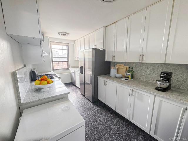 61 20 Grand Central Parkway, Unit A901