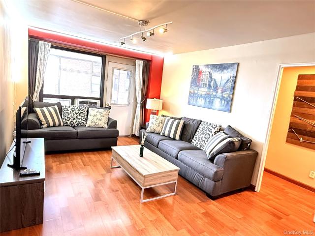 61 25 98th Street #9F