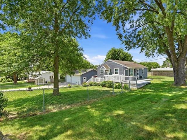 61 29th Ave SW, Cedar Rapids, IA 52404