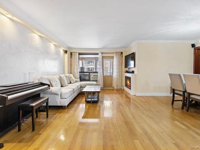 61 35 98th street 15E