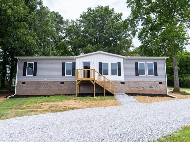 61 Tally Hoe Trl, Gray Court, SC 29645