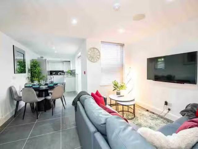 61 Thornycroft Road, L15 6 Beds 3 Baths