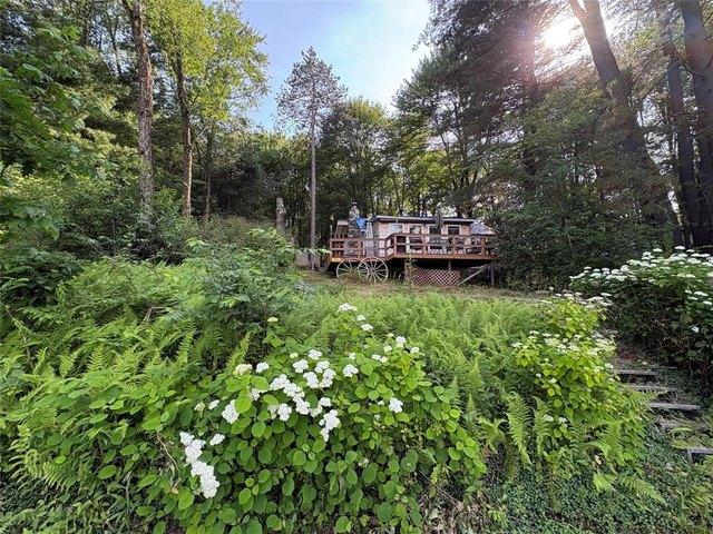 61 Upper Woodside Dr, Brackney, PA 18812