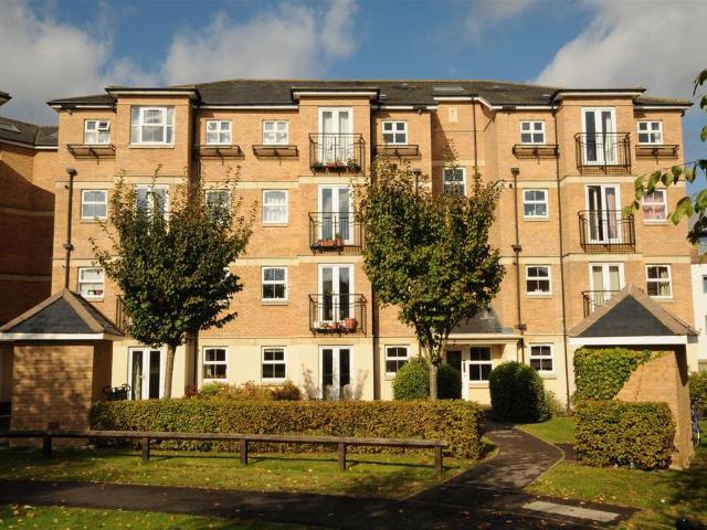 61 Venneit CloseRoger Dudman WayOxford 3 bed flat to rent £2,520 pcm £582 pw