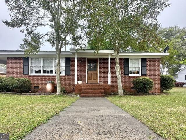 61 W Bruce St, McRae Helena, GA 31055