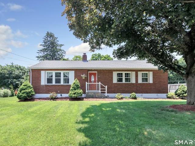 61 Wakeley St, Shelton, CT 06484