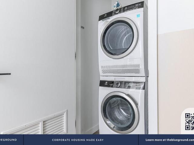 61 West Erie Street 2 Bedroom Apartment for Rent at 61 W Erie St #1410, Chicago, IL 60654 Near North Side
