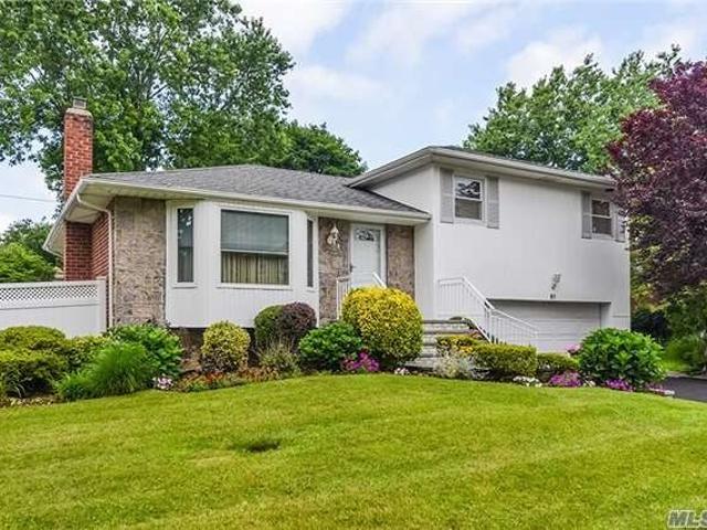 61 Winthrop Rd, Plainview, NY 11803