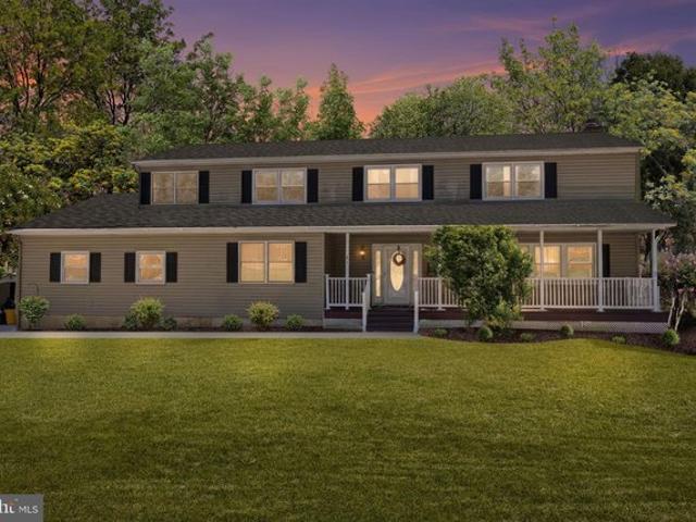 61 Willis Dr, Ewing, NJ 08628