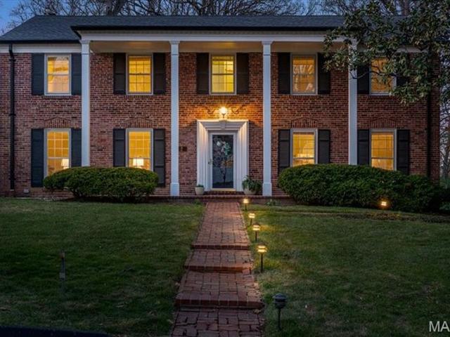 61 York Dr, Brentwood, MO 63144