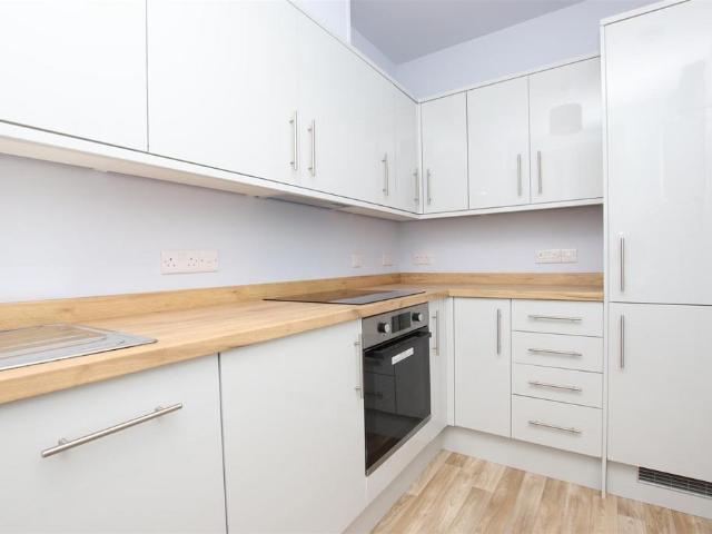 61 a Newbridge Road, Bath BA1 Studio to rent £1,025 pcm £237 pw