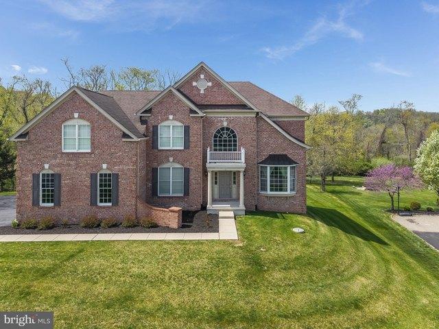 61 Albert Dr, Clinton, NJ 08809