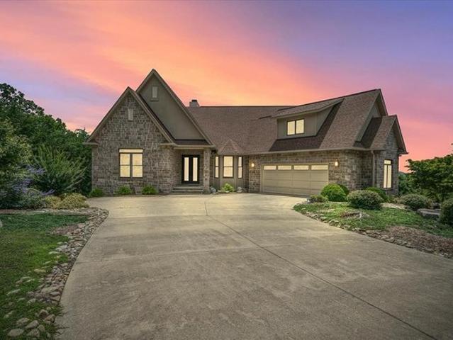 61 Bluff View Ct, Crossville, TN 38558