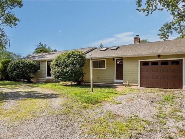 61 Cactus St, Warwick, RI 02886