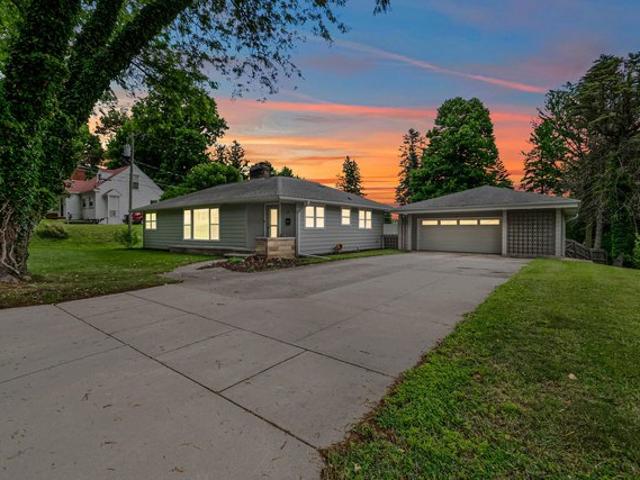 61 Charles St, Hillsdale, MI 49242