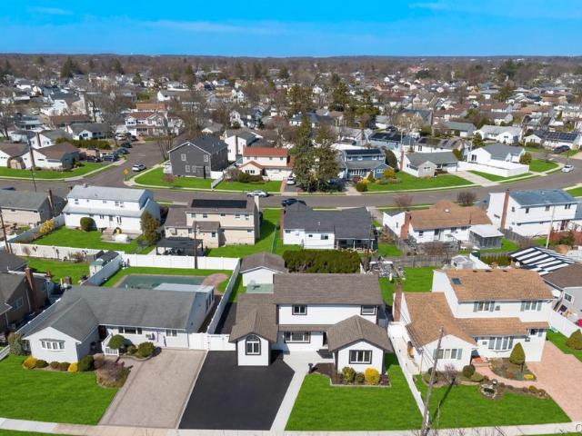 61 Cheshire Rd, Bethpage, NY 11714 | MLS #981774