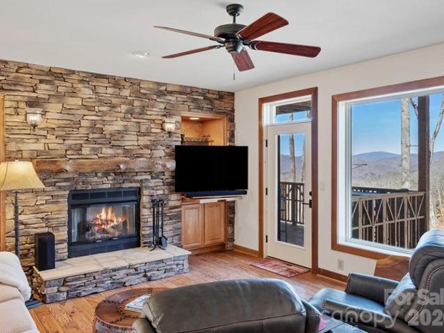 61 Creekside Way Unit G201, Burnsville, NC 28714